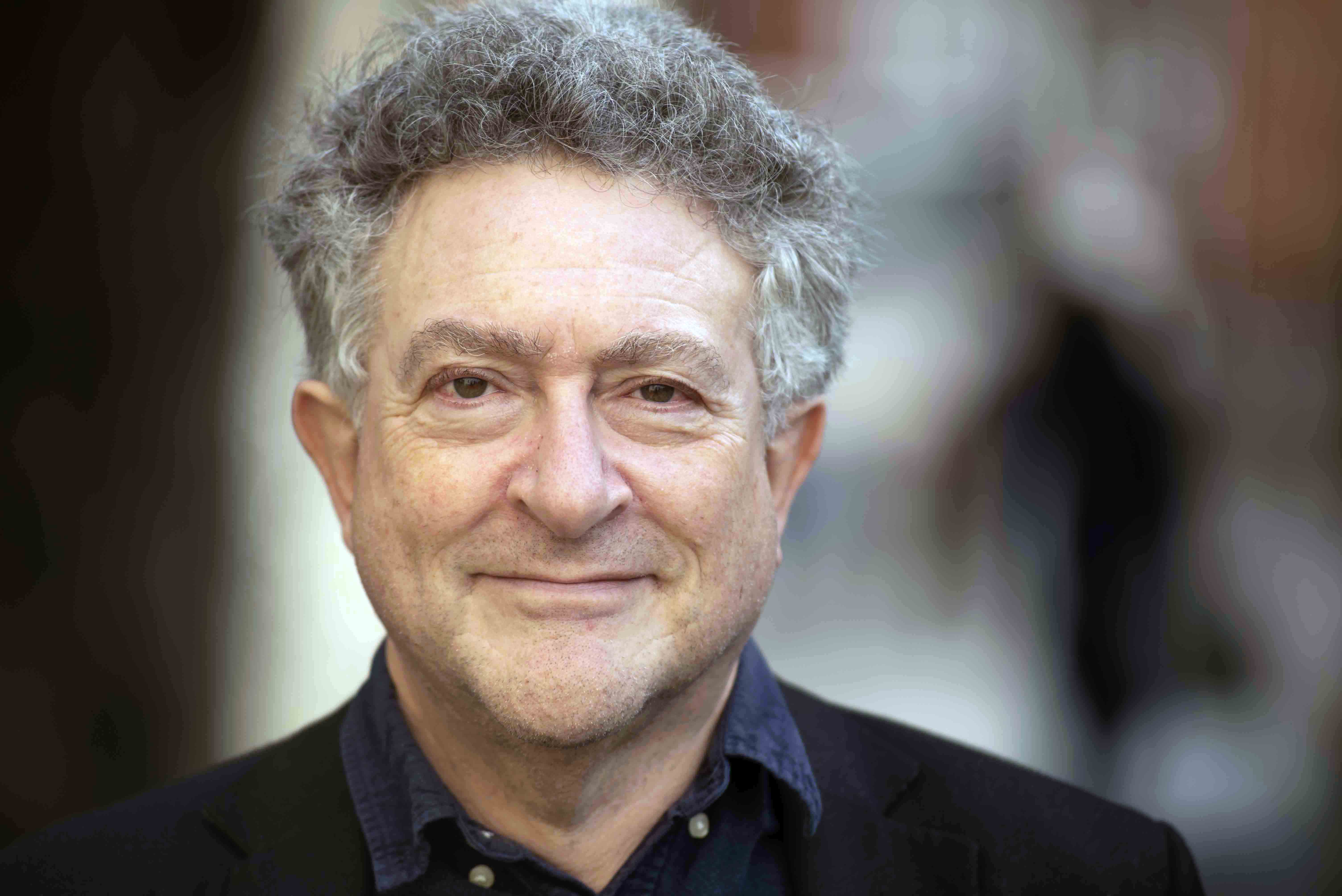 Biography – ROBERT SAXTON